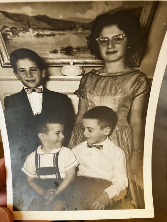 Monday, January 27, 2025 The Unknown Siblings – Lynniebeemuseoday
